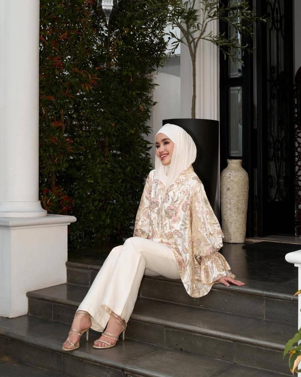 7 inspirasi gaya hijab clean luxury a la selebgram yang elegan