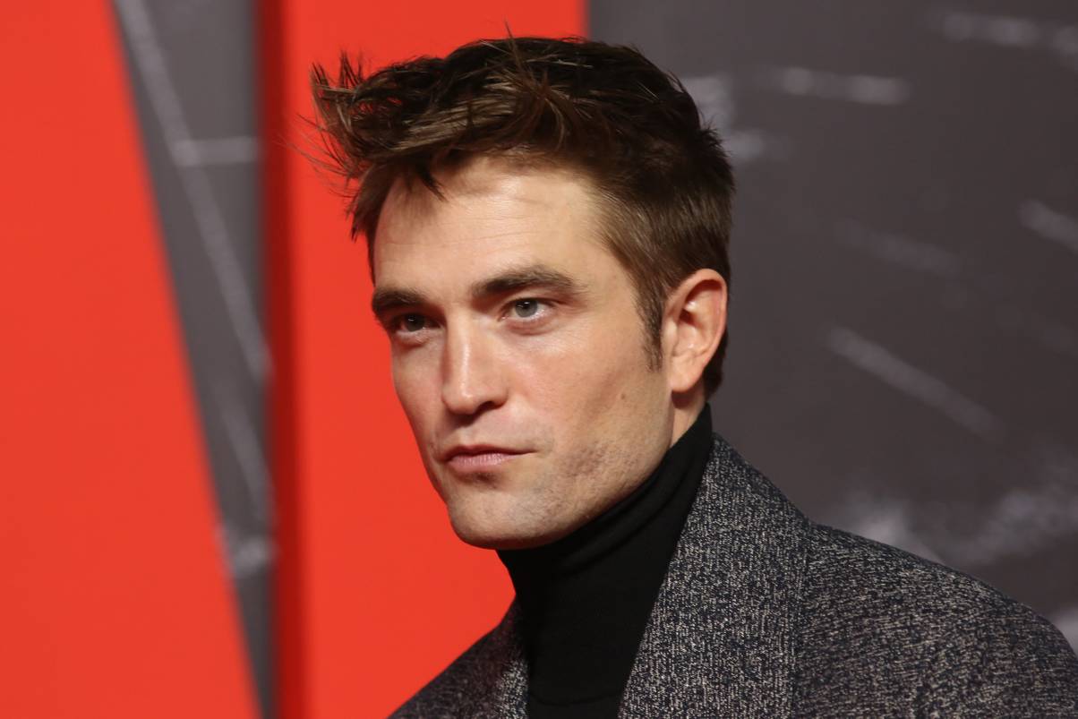 Robert Pattinson responds to criticism of his Batman body with blunt ...
