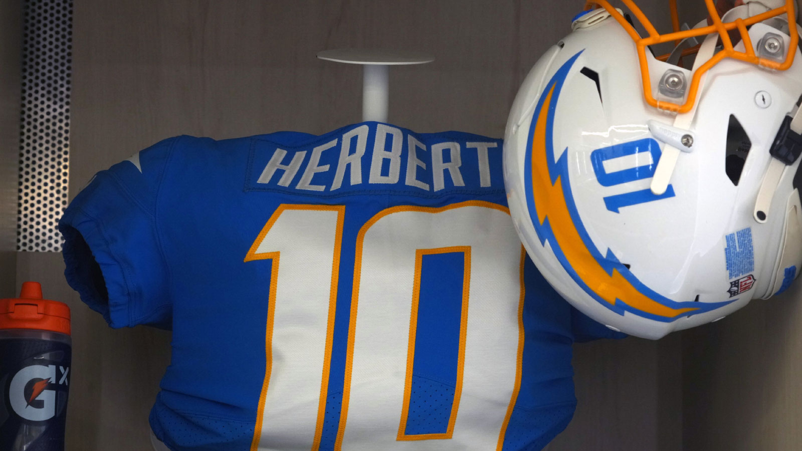 Chargers’ Justin Herbert practice update raises injury concern