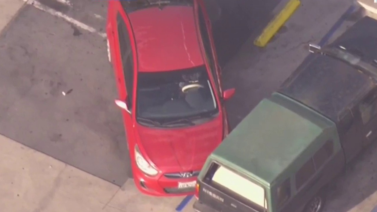 Police chase suspect drives the wrong way, hits parked cars