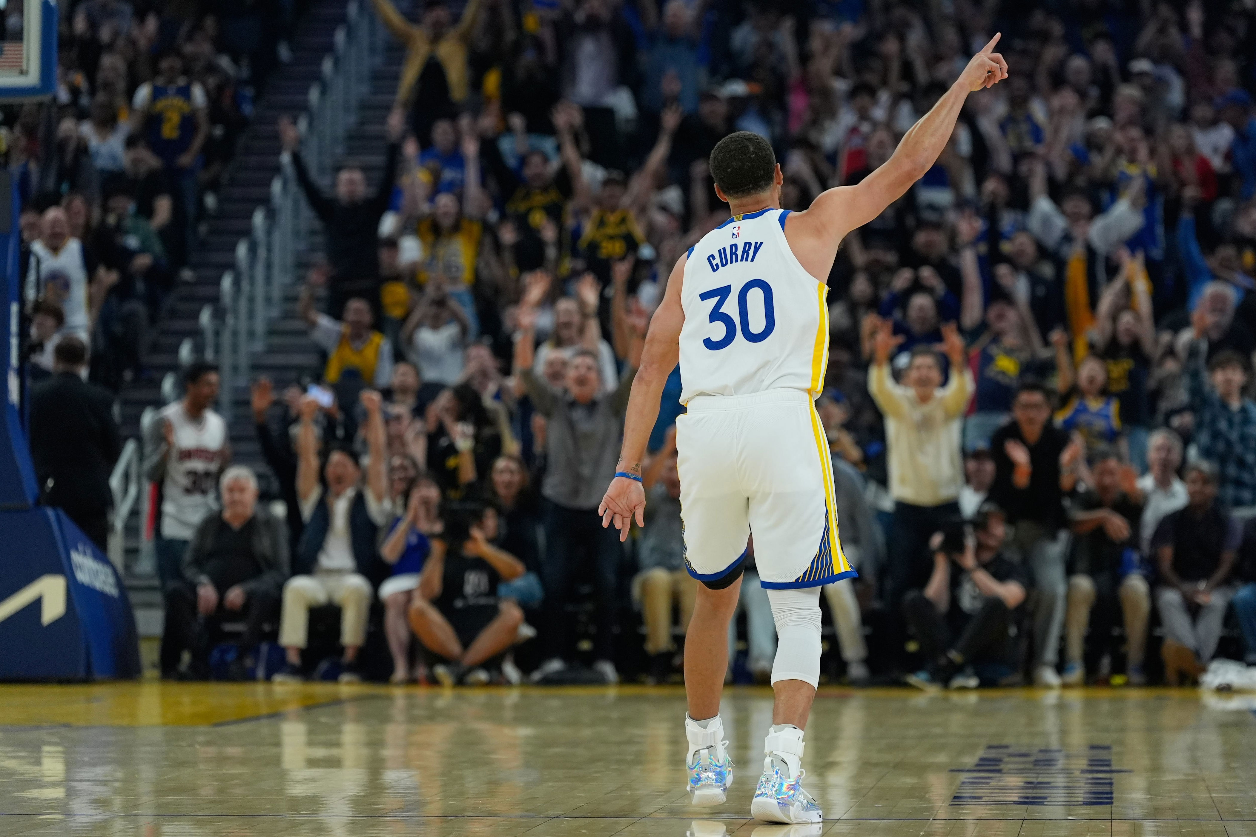 NBA superstar Stephen Curry reaches landmark deal with Chinese sports ...