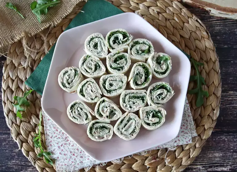 Aperitiefwraps met tortilla's, tonijn en fromage frais