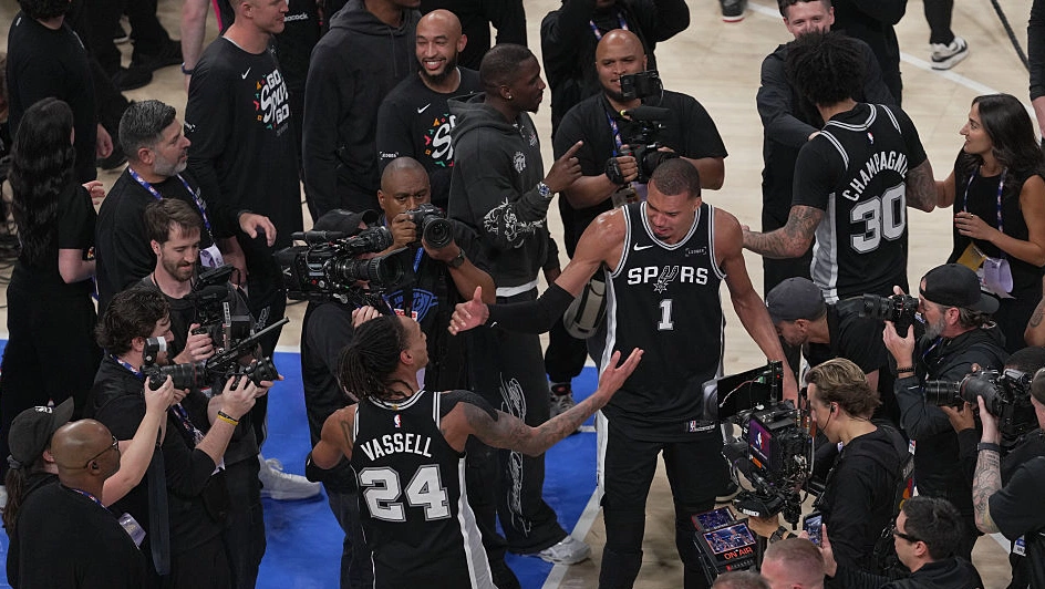 Spurs coach says De’Aaron Fox’s health improving before finals