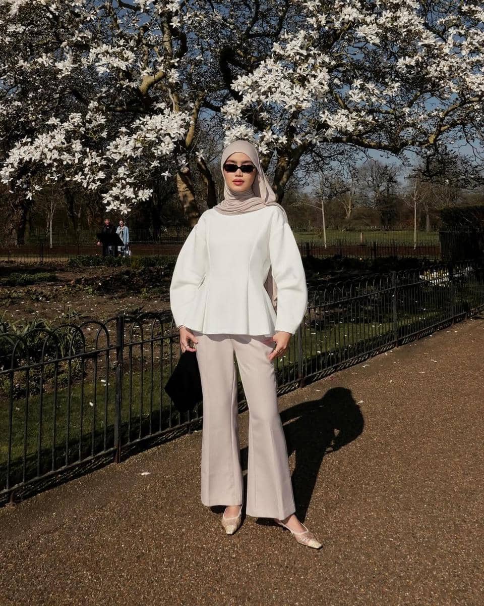 7 inspirasi gaya hijab clean luxury a la selebgram yang elegan
