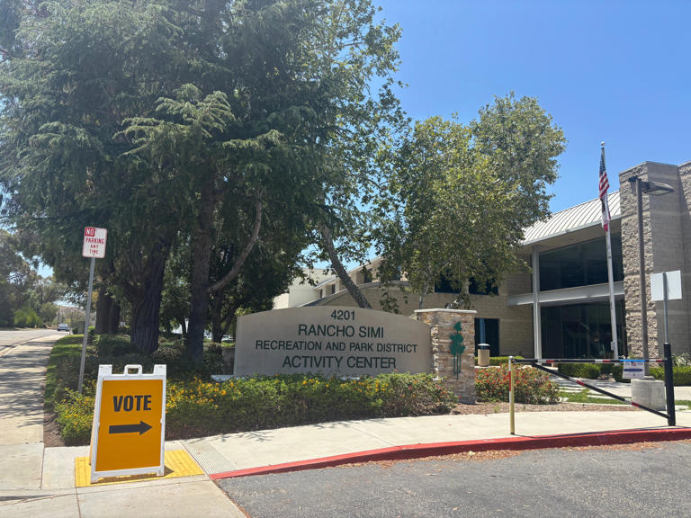 ICE presence outside Simi Valley vote center raises alarms
