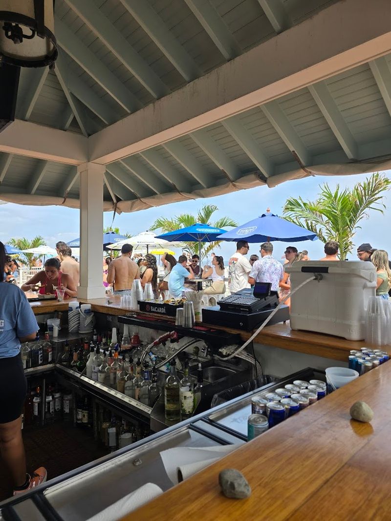 We found the perfect little New Jersey beach bar for laid back ...