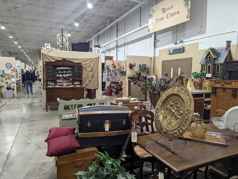 This massive 90,000-square-foot vintage paradise in Missouri is ...