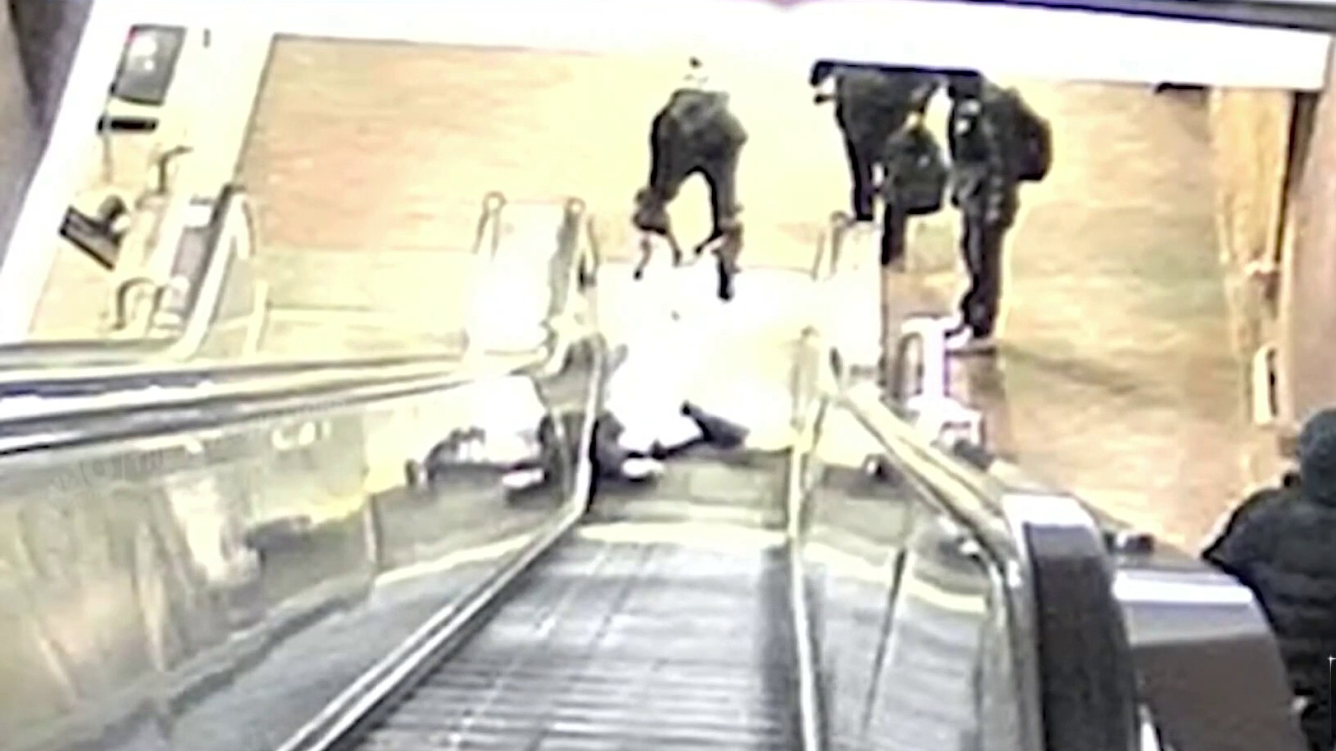 Familia exige respuestas tras muerte en escalera eléctrica de la MBTA ...