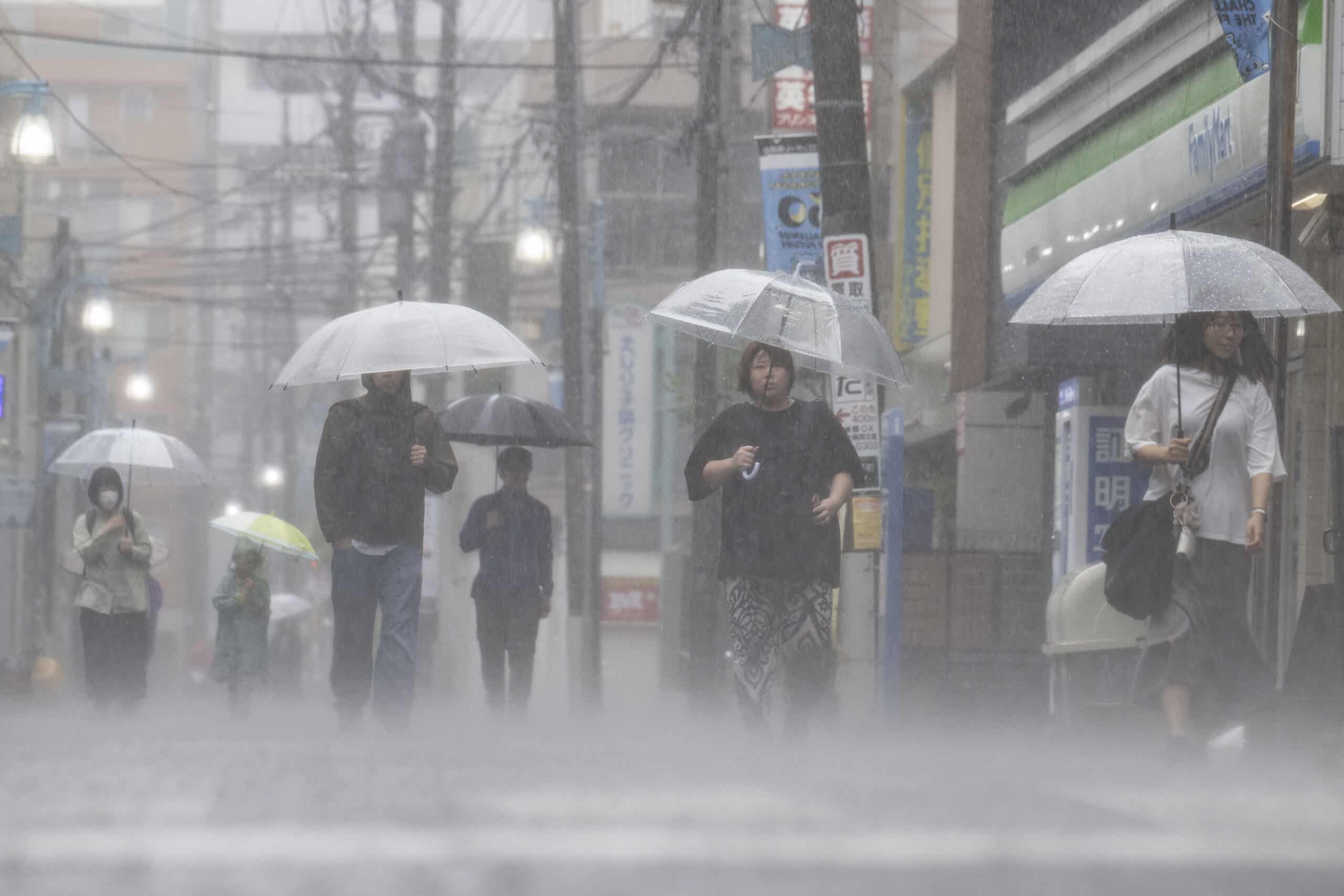 Typhoon Jangmi makes landfall in Japan’s Wakayama Prefecture