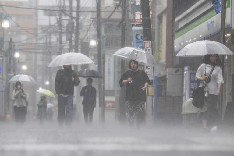 Typhoon Jangmi makes landfall in Japan’s Wakayama Prefecture