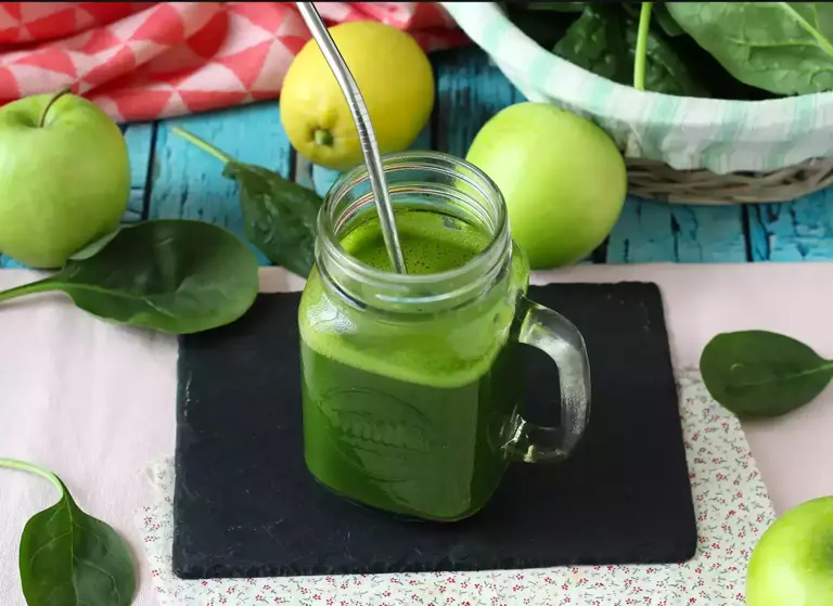 Zielony sok detox bez wyciskarki, zapewniający maksimum witamin!