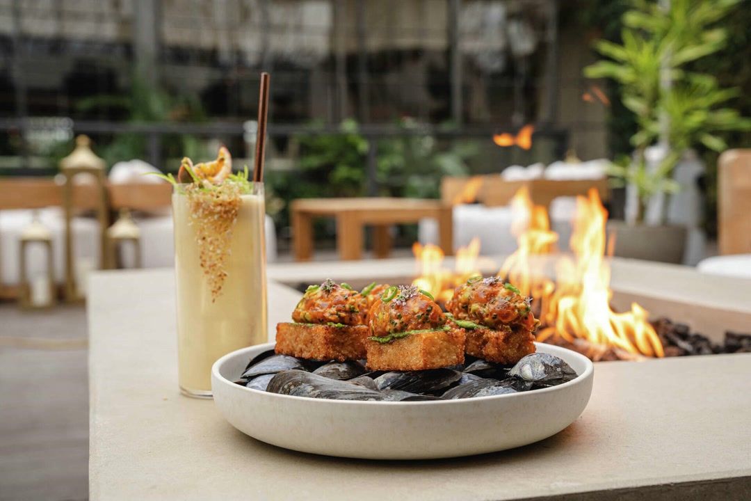 Houston bars serve restaurant-style food