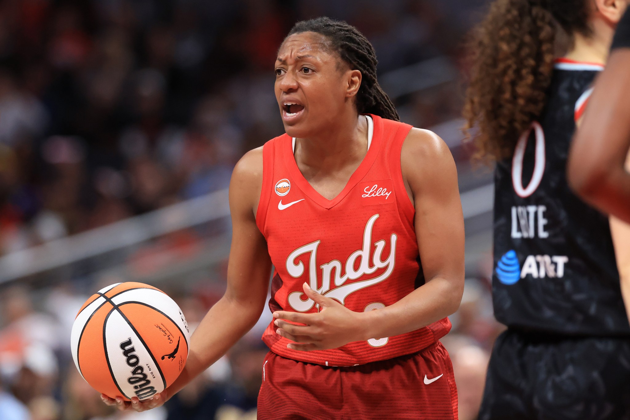 Kelsey Mitchell gets blunt about Caitlin Clark-Stephanie White exchange