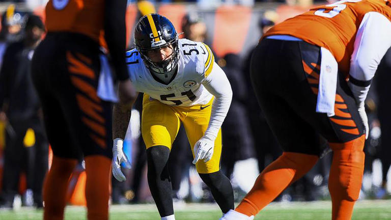Former Wisconsin football star inks monster extension