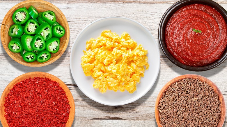 14 ingredients to add to scrambled eggs for a spicy kick
