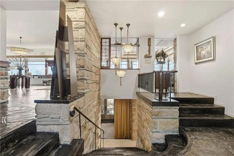 Modernist estate created by Frank Lloyd Wright’s Fallingwater builder ...