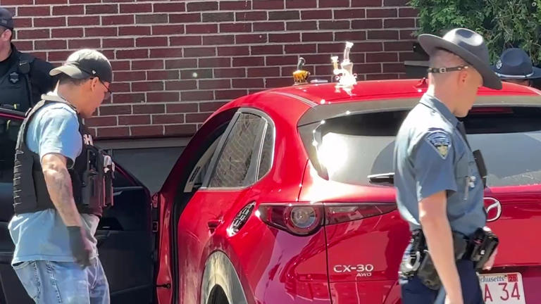2 arrested after car, foot chase in Winthrop, police say