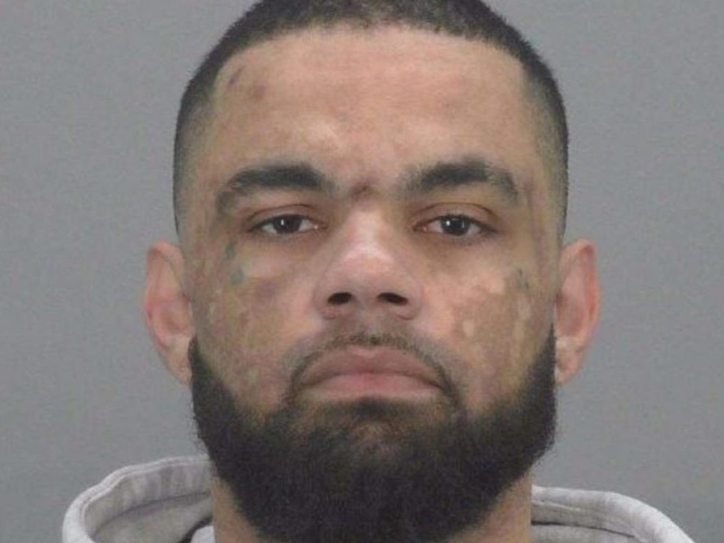 Hamilton man urged to surrender to cops after 2 others charged in shooting