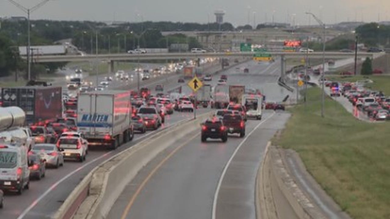 Dallas weather: Flash flooding strands vehicles near DFW Airport after ...