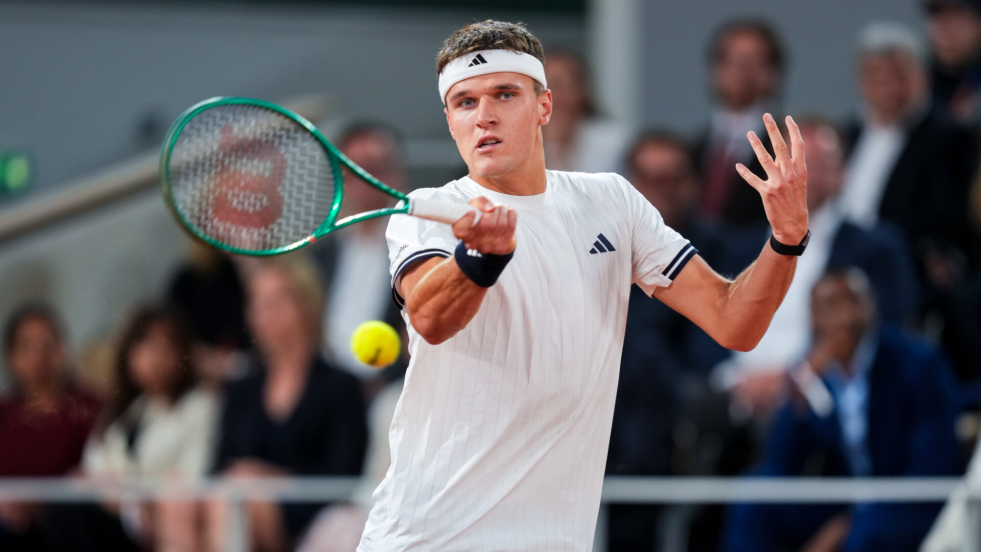 Jakub Mensik goes from cramps and wheelchair to a spot in the French ...