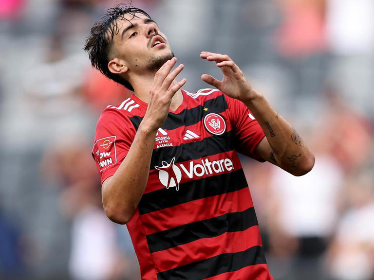 Wanderers face transfer battle for ex-star