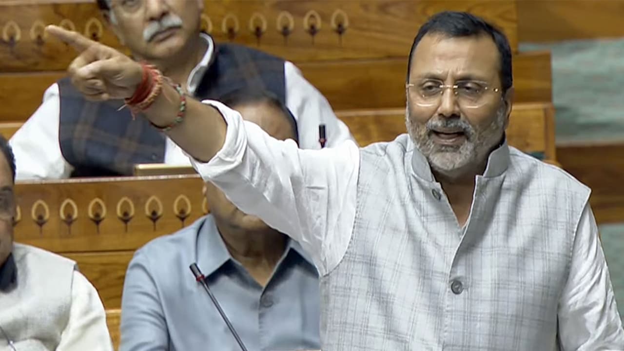 Dubey blames Nehru-Gandhi family for partition, calls them 'traitors'