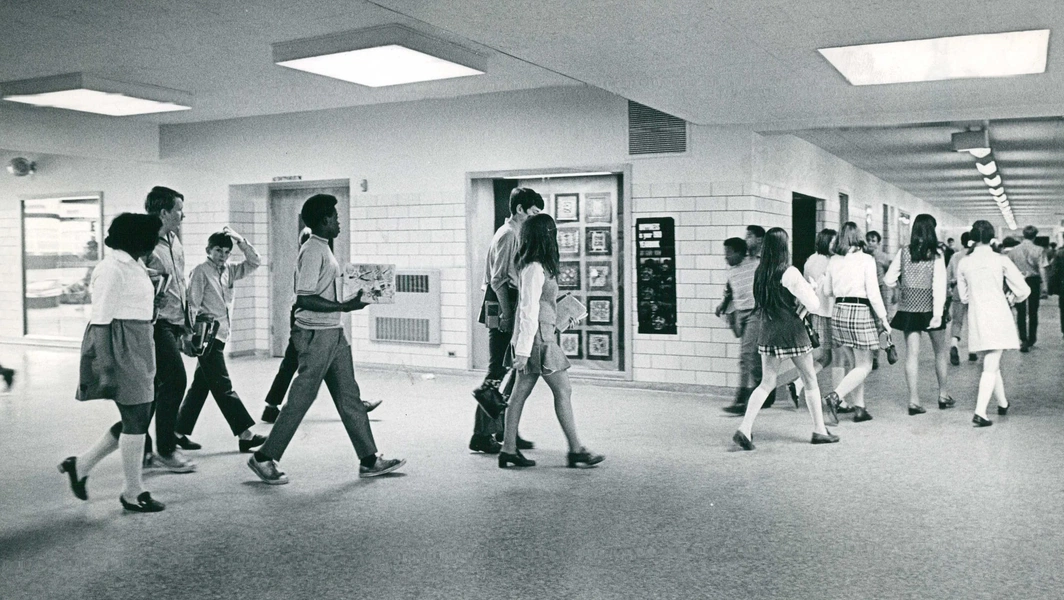 11 outdated dress codes of the 1960s