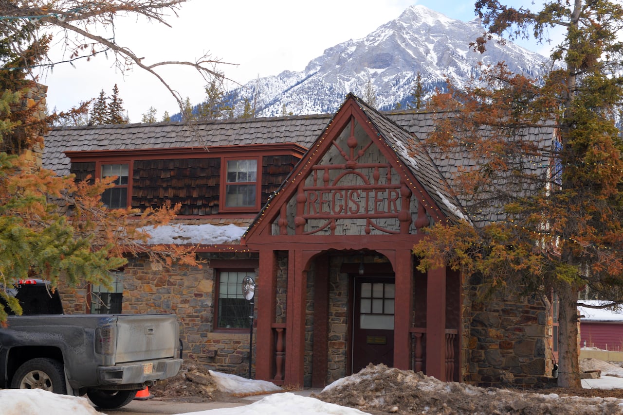 Canmore cyclist dies after collision in Banff National Park