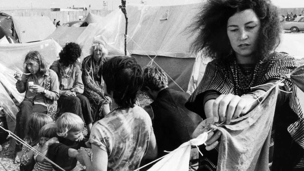 15 rare photos of hippie life before commercialization