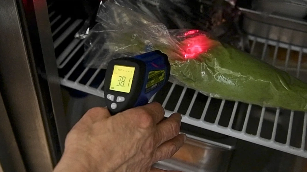 10 refrigerator habits that waste energy and spoil food