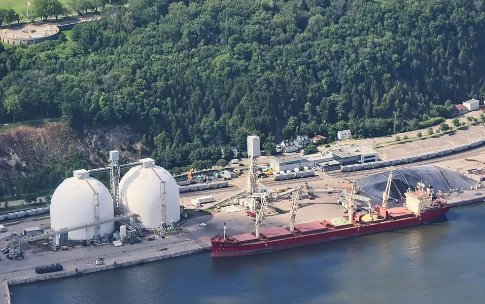 Canadian natural gas exports beyond US reach record high