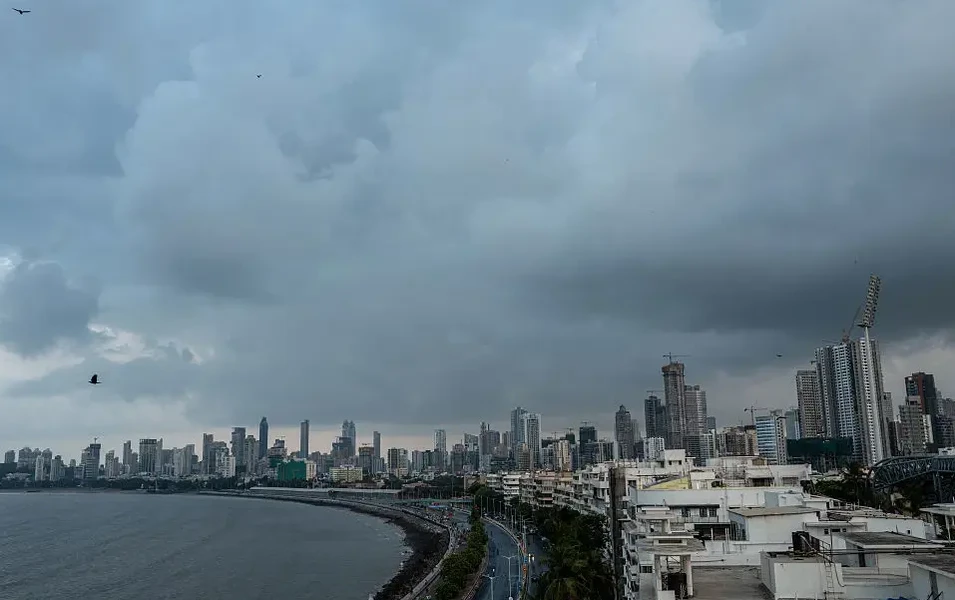 Pre-monsoon showers flood Mumbai, shut Andheri subway