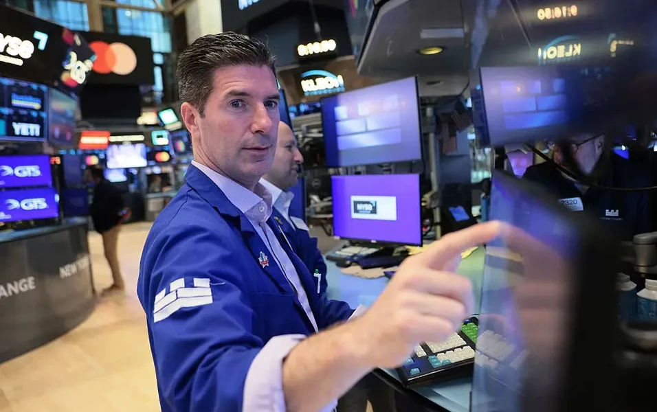 S&P 500 nears rare 10-day streak as AI, Iran talks lift mood
