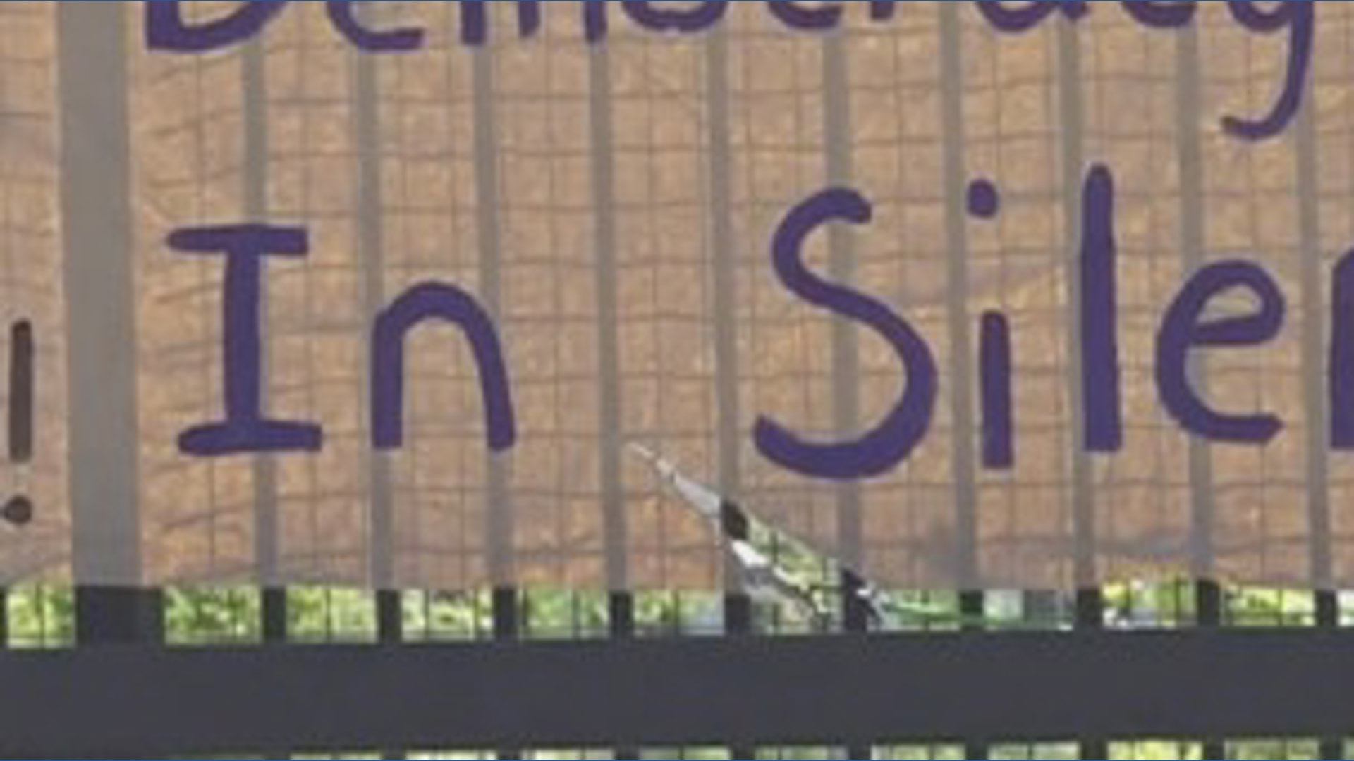 Crowd protests Bush & Clinton GR visit from I-196 overpass