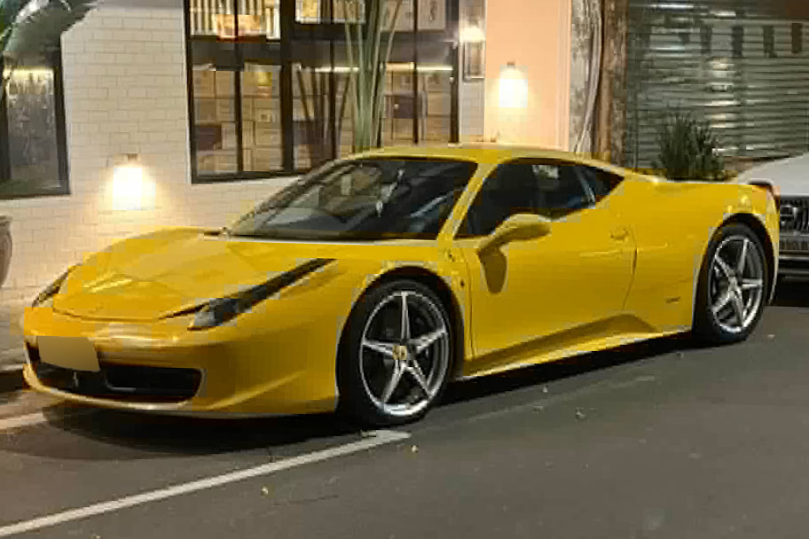 Ferrari 458 Italia tại Hà Nội vẫn giữ cấu hình nguyên bản sau 15 năm