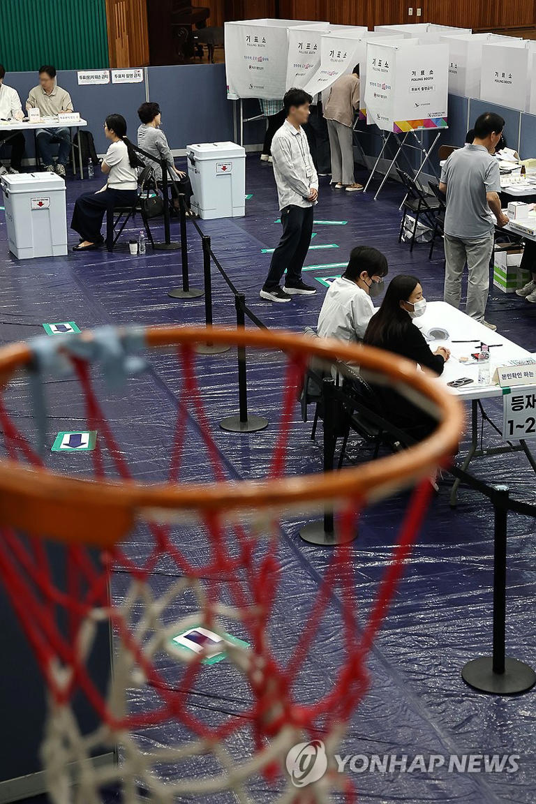 Casting vote at gym