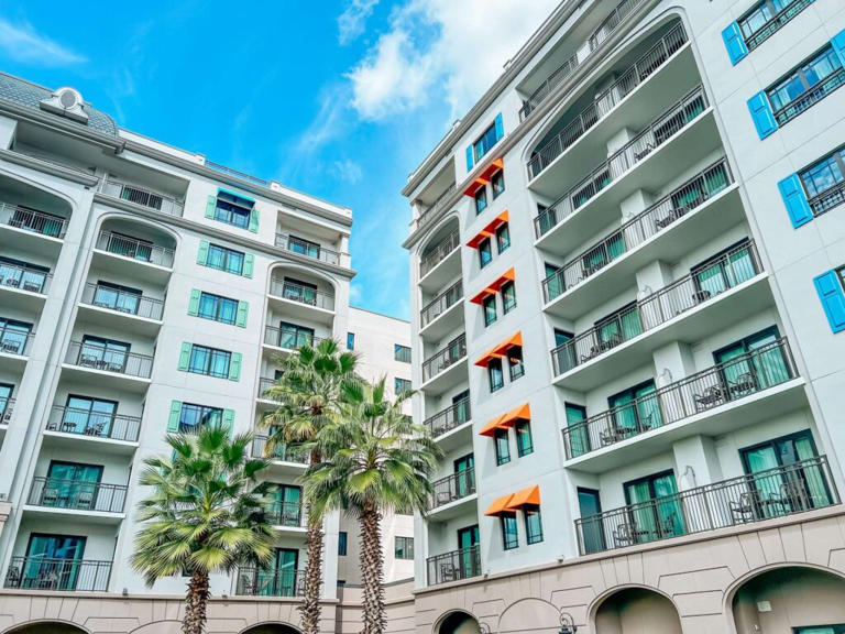 Disney Riviera Tower Studio review: Are the smallest rooms at Disney ...