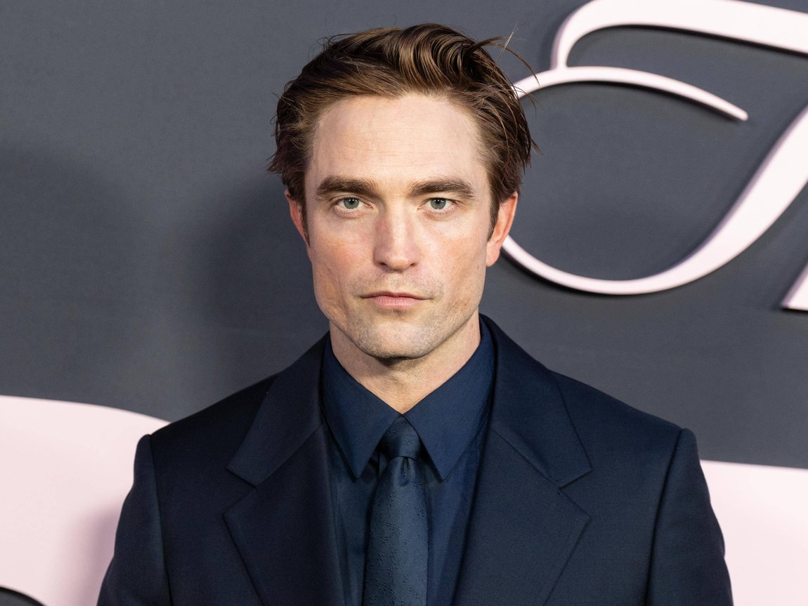 Robert Pattinson counters criticism of his "Batman" body