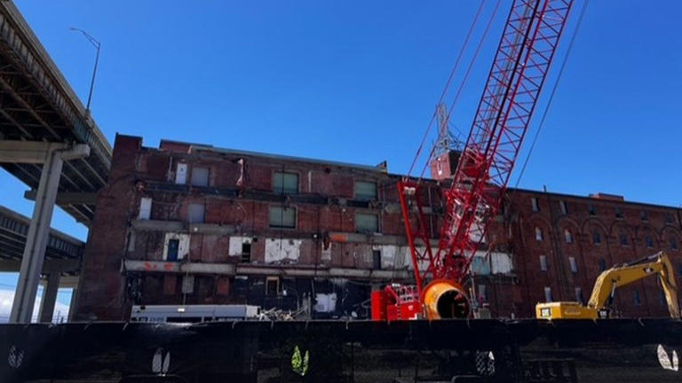 Crane to build new Ohio River bridge now at home near Covington