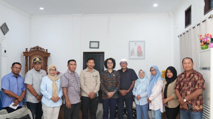 Kunjungi Sula, Dr. Graal: Masyarakat sudah tampak frustrasi, mari ...