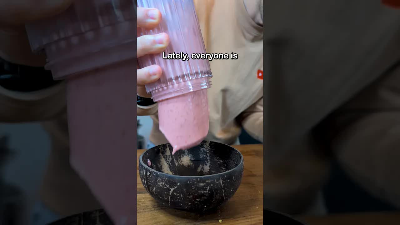 Why it's no problem to add banana and berries to your smoothie