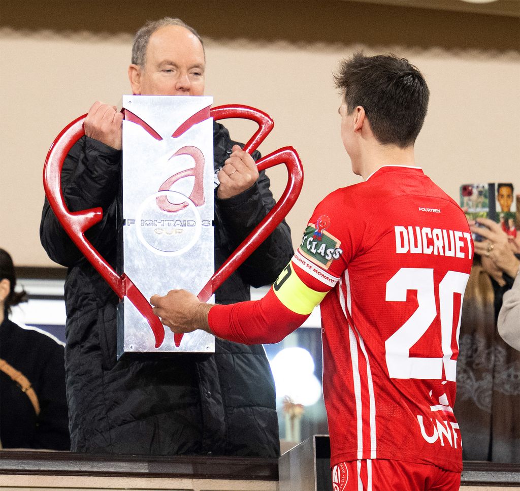 Las fotos de Louis Ducruet levantando la copa de la Racing Stars ...