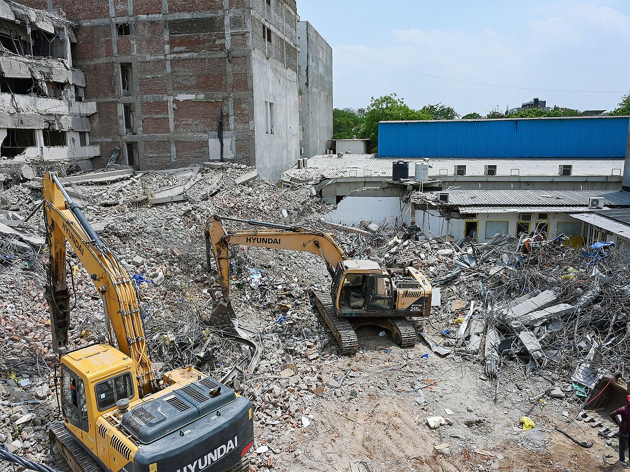 Saket building collapse: Owner earned Rs 10 lakh monthly from four ...
