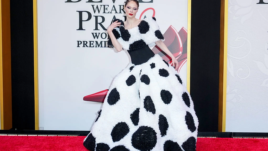 12 iconic red carpet fashion moments