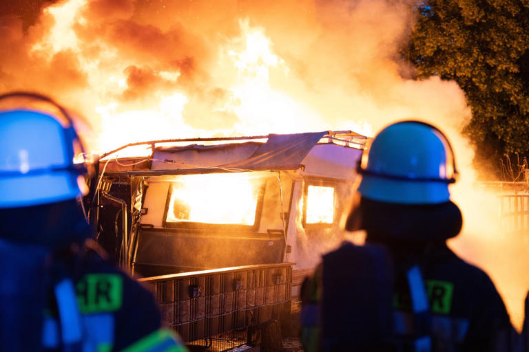 Verletzte und großer Schaden nach Brand auf Campingplatz