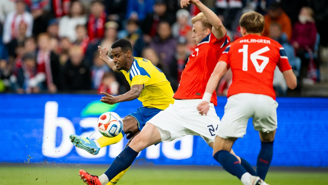 Isak voices Liverpool 'disconnect' as Mourinho eyes Konate