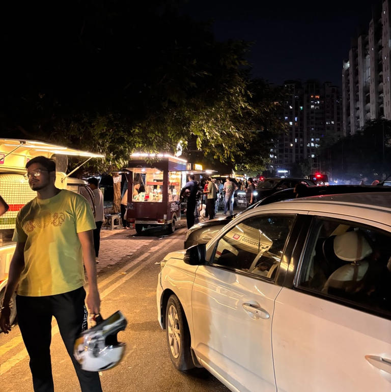 Neapolitan pizza on carts? Inside Noida's midnight gourmet street food ...