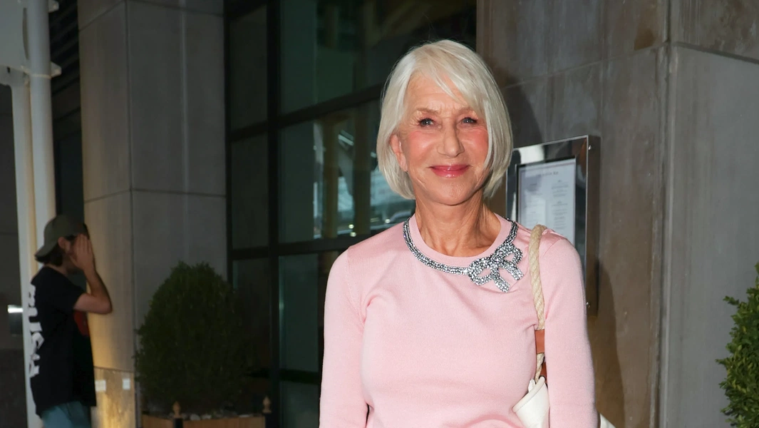 Helen Mirren’s effortless gray hair shift reflects Hollywood’s silver trend