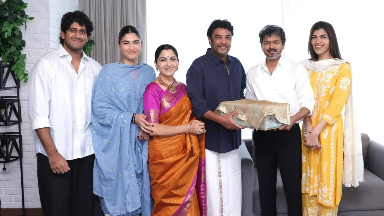 Khushboo Sundar invites 'brother' CM Vijay to daughter Avantika's ...
