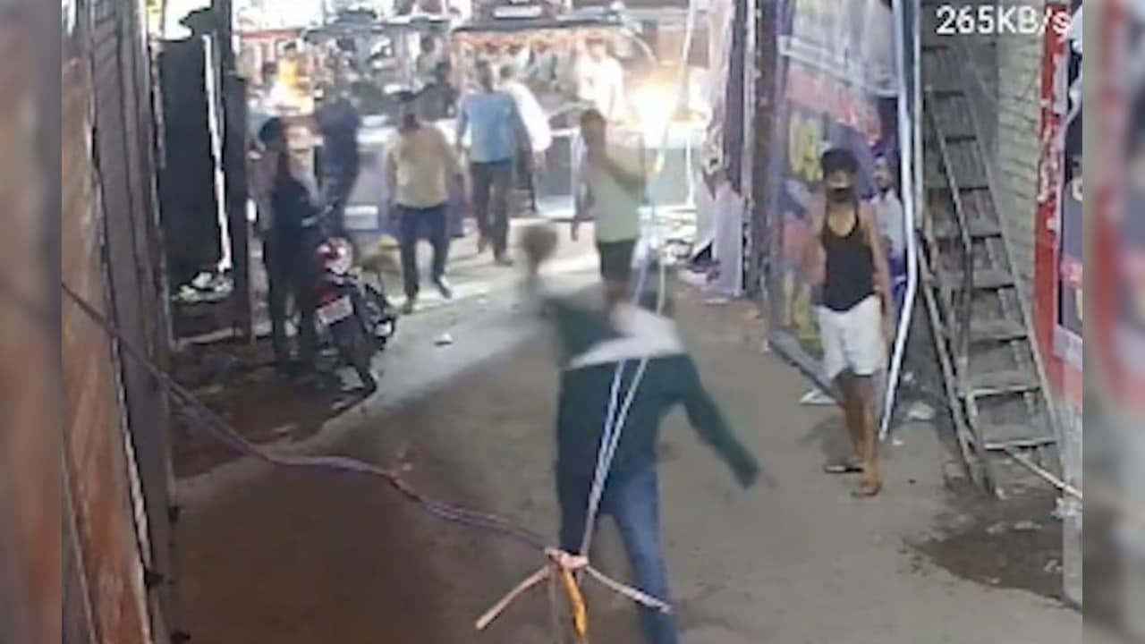Video: Masked men, bricks thrown, posters torn - the attack on Khan Sir ...